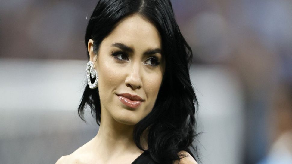 Lali Espósito sacó su quinto álbum donde aparece Moria Casán