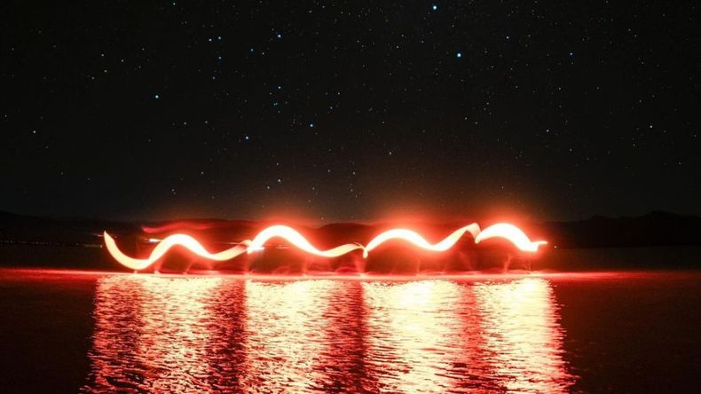¡Impresionante! Pintaron con luces en las Salinas Grandes