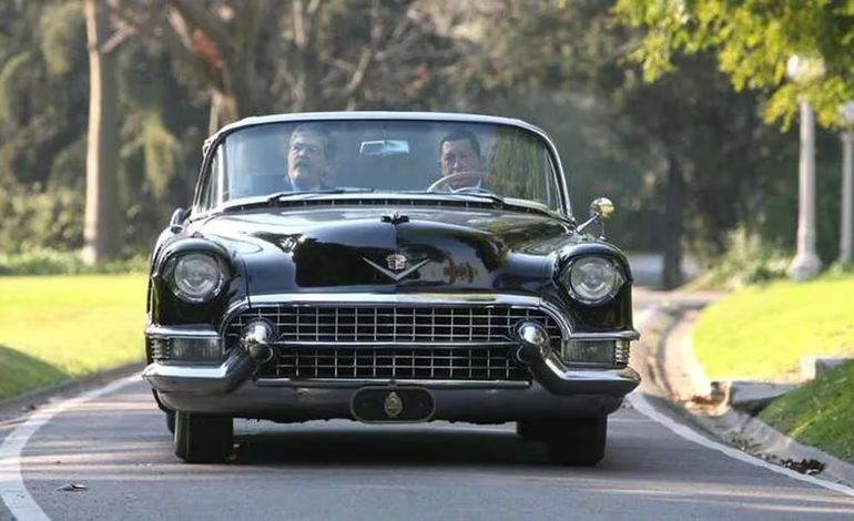 Cómo es el descapotable que podría usar Javier Milei