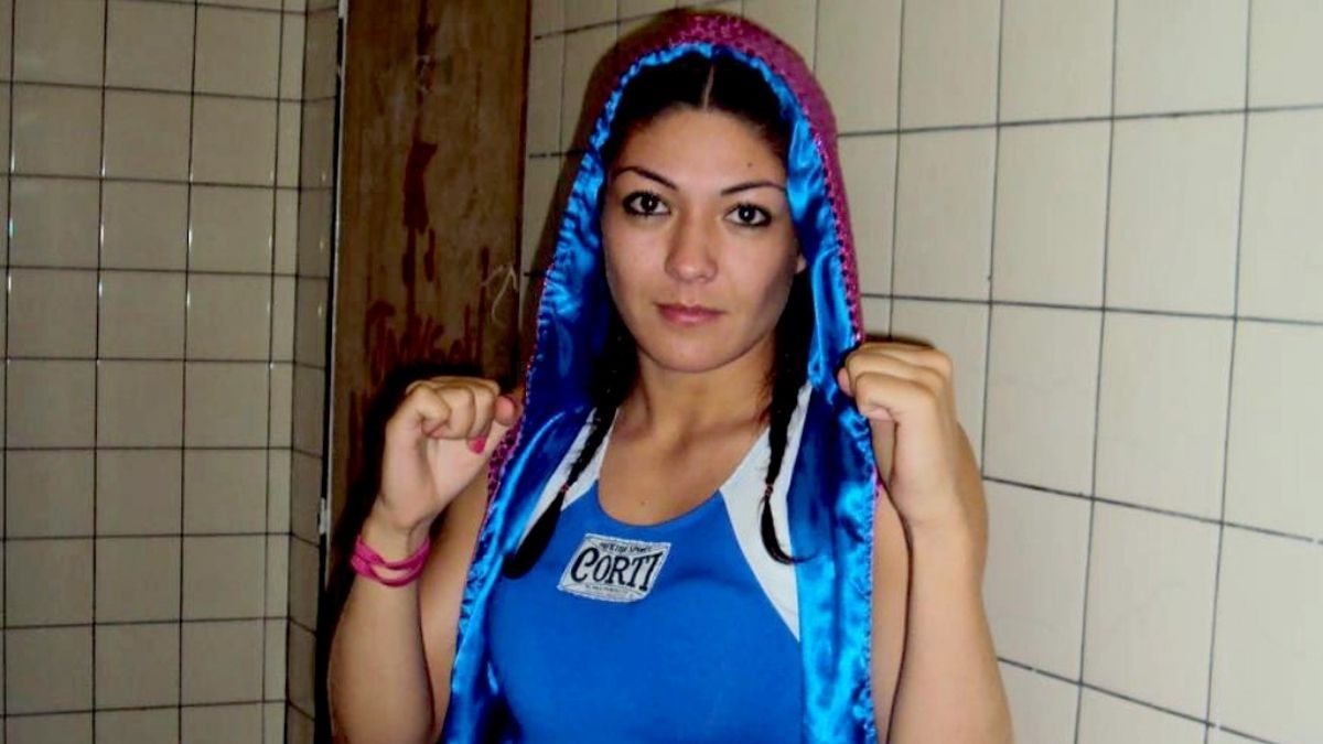 Brenda Carabajal puso un perchero social en su gimnasio