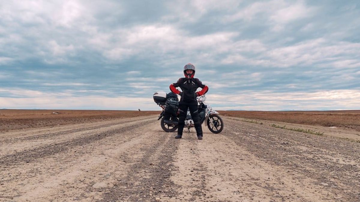 Sofía Lugón viaja en moto y quiere llegar a La Quiaca