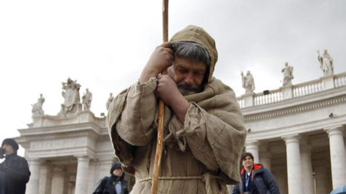 Quién es el misterioso Monje que apareció en el Vaticano