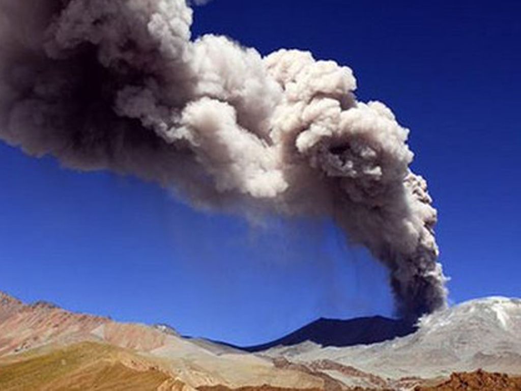 Erupción del Volcán Láscar, alerta en Jujuy y Salta