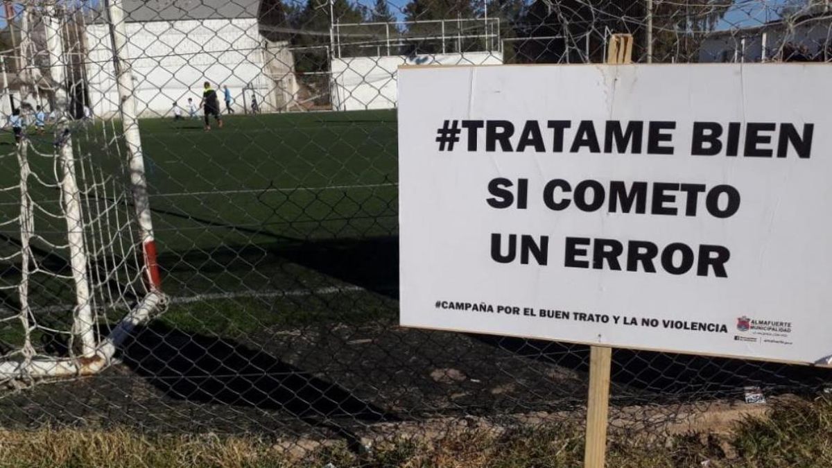 Colocaron Carteles Para Concientizar A Los Padres Sobre La Violencia En