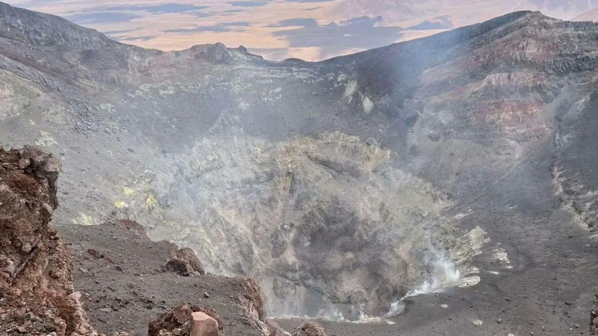 Volcán Láscar: elevaron a naranja la alerta