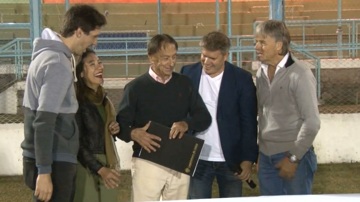 Emotivo reconocimiento a Carucha Lugano en La Tablada