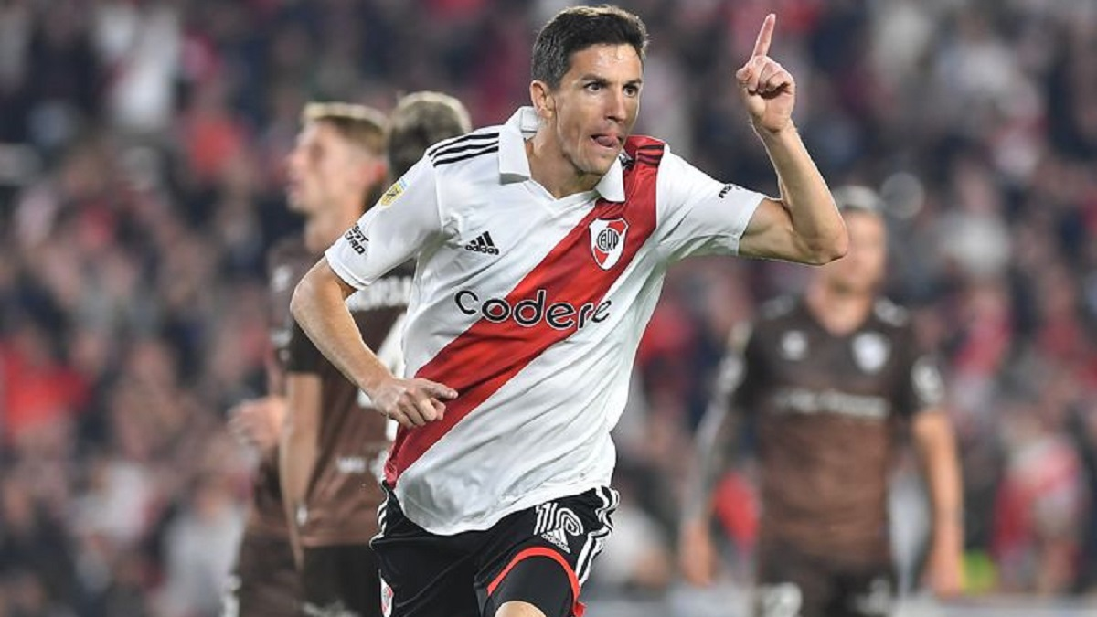 River Plate se recuperó ante Platense y mantiene la punta